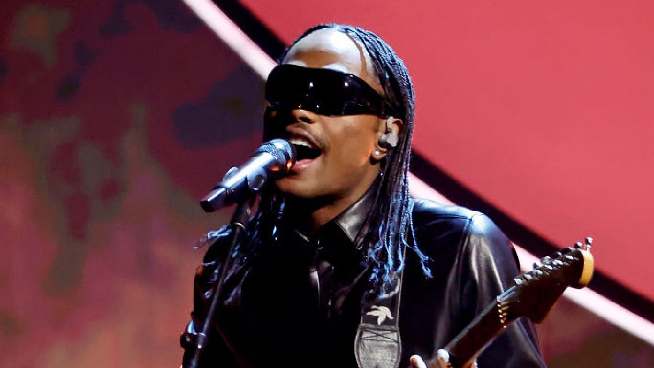 Steve Lacy Rocks the 2023 GRAMMYs Alongside Thundercat | Entertainment Tonight